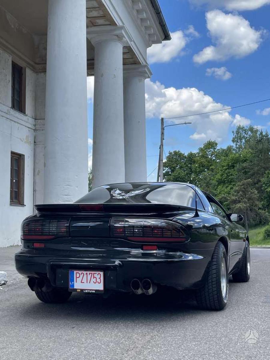 Black Pontiac Firebird 1994 in Vilnius, with an engine capacity of 3.35 L and mileage of 235 thousand km for 6299 €, photo 5 on AUTOMOTO.COM.LV