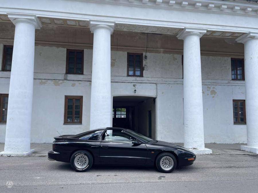 Черный Понтиак Файрберд 1994 в Вильнюс, объемом двигателя 3.35 л и пробегом 235 тыс. км за 5700 €, фото 6 на AUTOMOTO.COM.LV