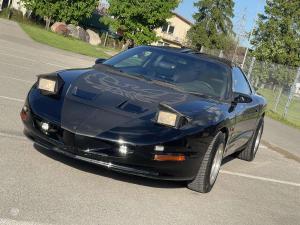 Melns Pontiac Firebird 1994 Viļņa, ar dzinēja tilpumu 3.35 L un nobraukumu 235 tūkst. km par 6299 €, foto 3 vietnē AUTOMOTO.COM.LV
