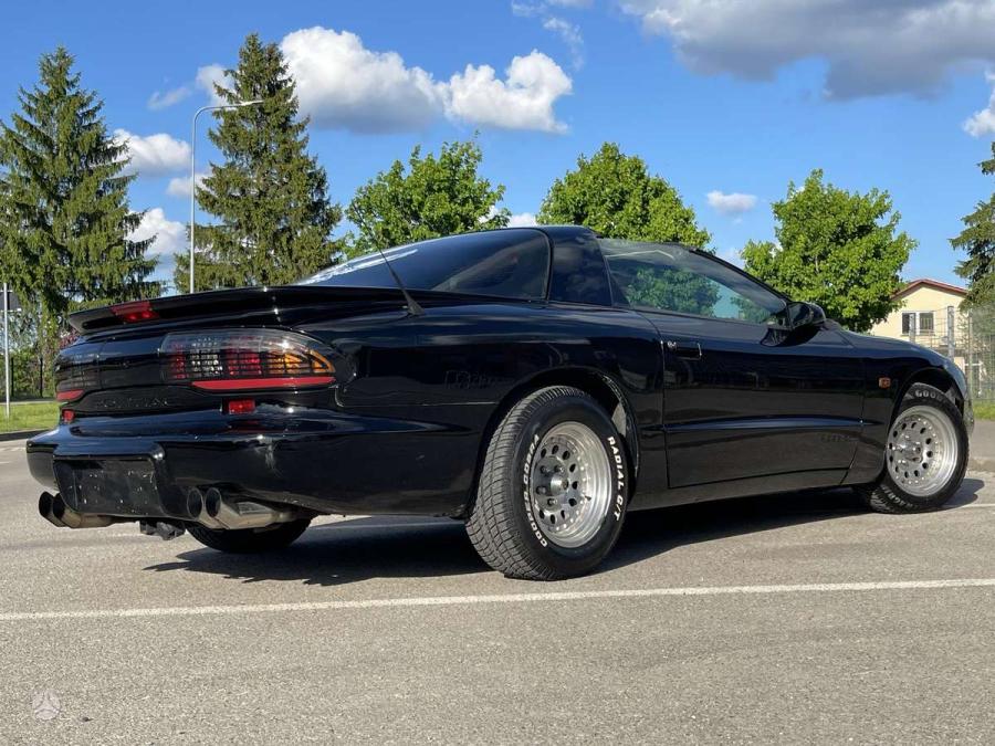 Melns Pontiac Firebird 1994 Viļņa, ar dzinēja tilpumu 3.35 L un nobraukumu 235 tūkst. km par 6299 €, foto 4 vietnē AUTOMOTO.COM.LV