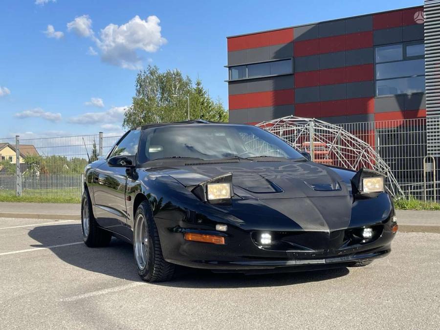 Melns Pontiac Firebird 1994 Viļņa, ar dzinēja tilpumu 3.35 L un nobraukumu 235 tūkst. km par 6299 €, foto 5 vietnē AUTOMOTO.COM.LV