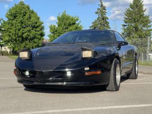 Melns Pontiac Firebird 1994 Viļņa, ar dzinēja tilpumu 3.35 L un nobraukumu 235 tūkst. km par 6299 €, foto 7 vietnē AUTOMOTO.COM.LV