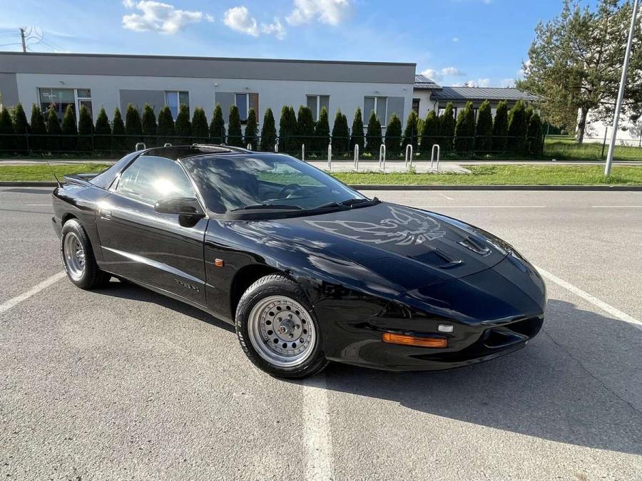 Melns Pontiac Firebird 1994 Viļņa, ar dzinēja tilpumu 3.35 L un nobraukumu 235 tūkst. km par 6299 €, foto 11 vietnē AUTOMOTO.COM.LV