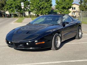 Melns Pontiac Firebird 1994 Viļņa, ar dzinēja tilpumu 3.35 L un nobraukumu 235 tūkst. km par 6299 €, foto 16 vietnē AUTOMOTO.COM.LV