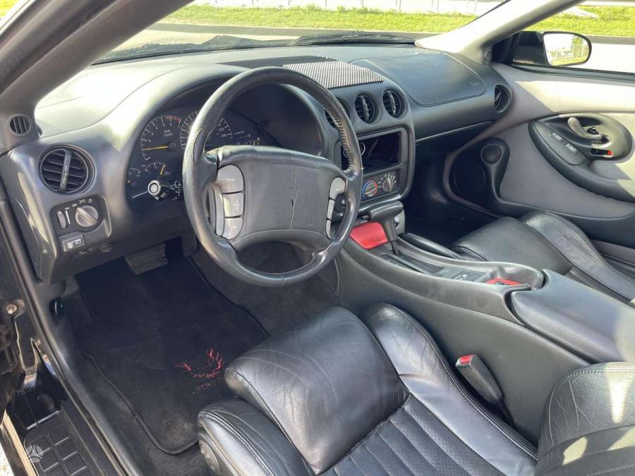 Melns Pontiac Firebird 1994 Viļņa, ar dzinēja tilpumu 3.35 L un nobraukumu 235 tūkst. km par 6299 €, foto 22 vietnē AUTOMOTO.COM.LV