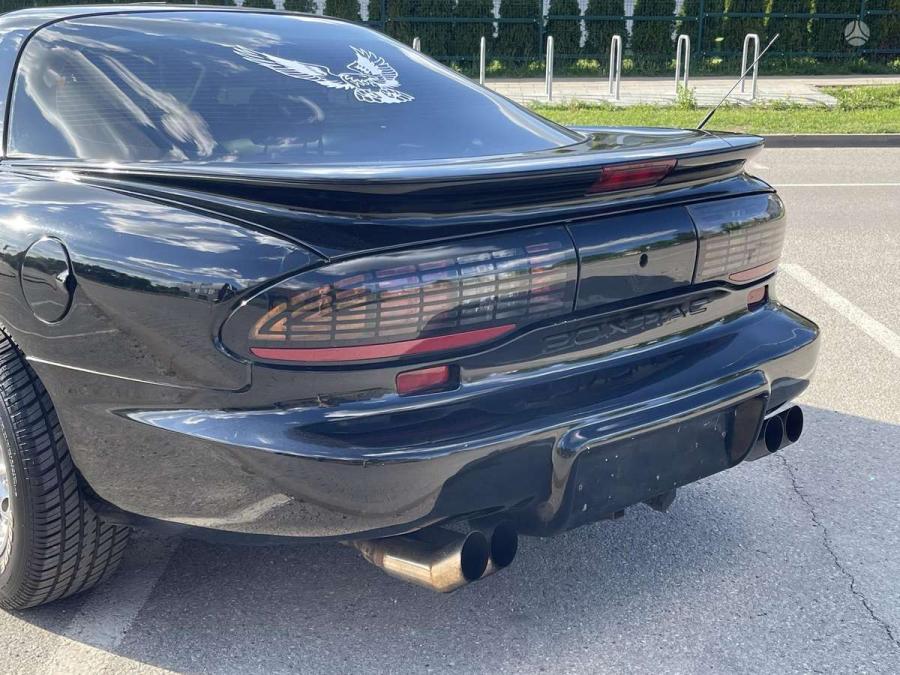 Melns Pontiac Firebird 1994 Viļņa, ar dzinēja tilpumu 3.35 L un nobraukumu 235 tūkst. km par 6299 €, foto 28 vietnē AUTOMOTO.COM.LV