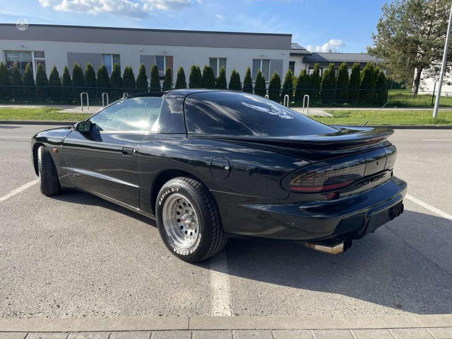 Melns Pontiac Firebird 1994 Viļņa, ar dzinēja tilpumu 3.35 L un nobraukumu 235 tūkst. km par 6299 €, foto 29 vietnē AUTOMOTO.COM.LV