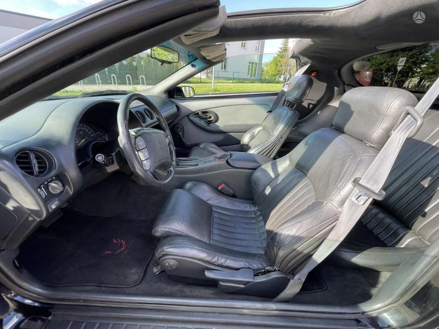 Black Pontiac Firebird 1994 in Vilnius, with an engine capacity of 3.35 L and mileage of 235 thousand km for 5800 €, photo 4 on AUTOMOTO.COM.LV
