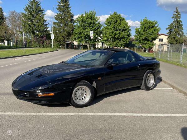 Pontiac Firebird 1994 Viļņa vietnē Melns Pontiac Firebird 1994 Viļņa, ar dzinēja tilpumu 3.35 L un nobraukumu 235 tūkst. km par 5800 €, foto 6 vietnē AUTOMOTO.COM.LV