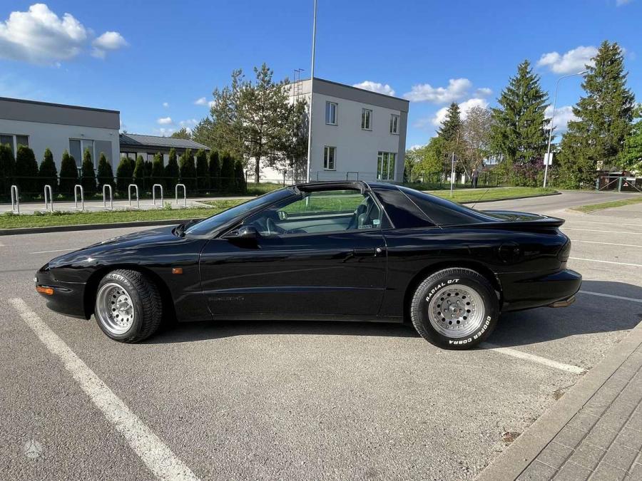 Black Pontiac Firebird 1994 in Vilnius, with an engine capacity of 3.35 L and mileage of 235 thousand km for 5800 €, photo 7 on AUTOMOTO.COM.LV