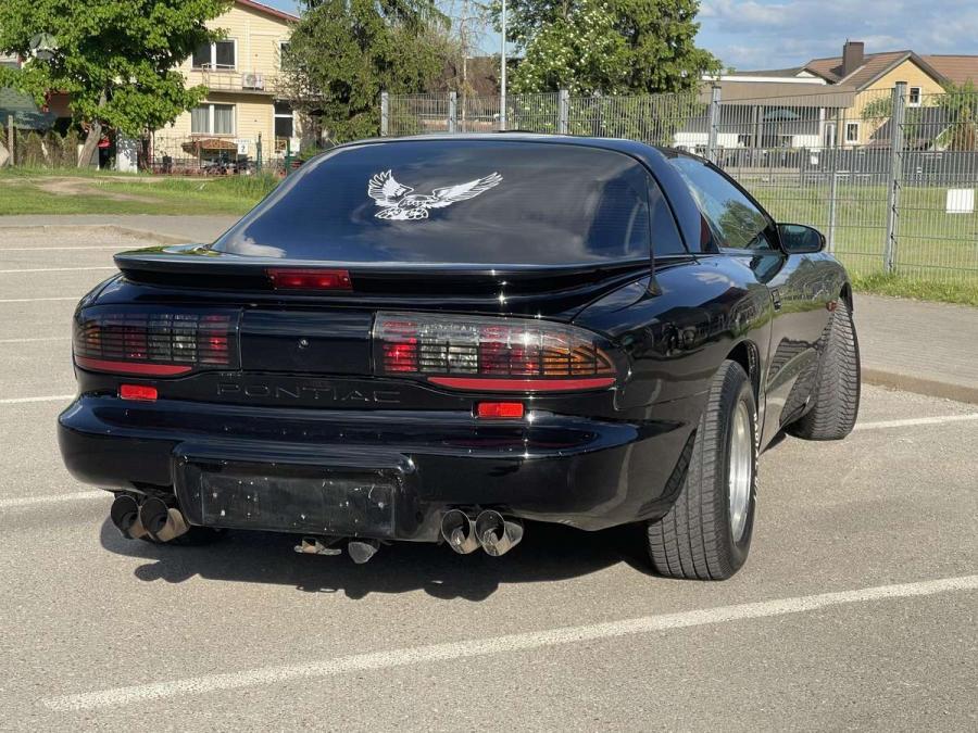 Black Pontiac Firebird 1994 in Vilnius, with an engine capacity of 3.35 L and mileage of 235 thousand km for 5800 €, photo 23 on AUTOMOTO.COM.LV