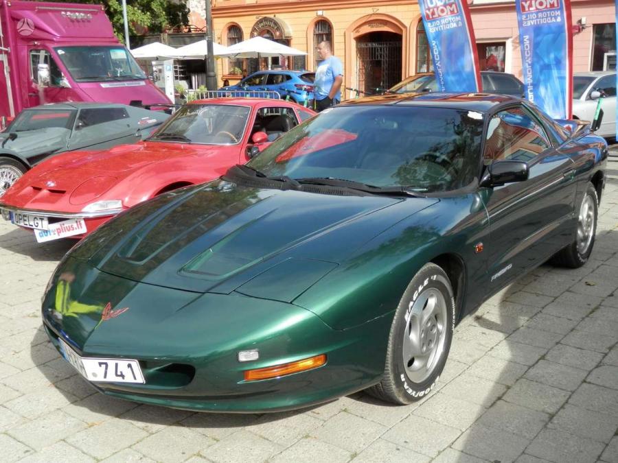 Green Pontiac Firebird 1993 in Kaunas, with an engine capacity of 3.40 L and mileage of 99 thousand km for 11000 €, photo 12 on AUTOMOTO.COM.LV