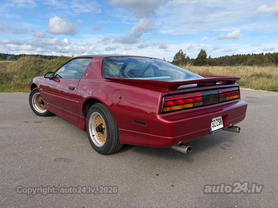 Red Pontiac Firebird 1991 in Tallinn, with an engine capacity of 5.70 L and mileage of 147 thousand km for 15900 €, photo 4 on AUTOMOTO.COM.LV