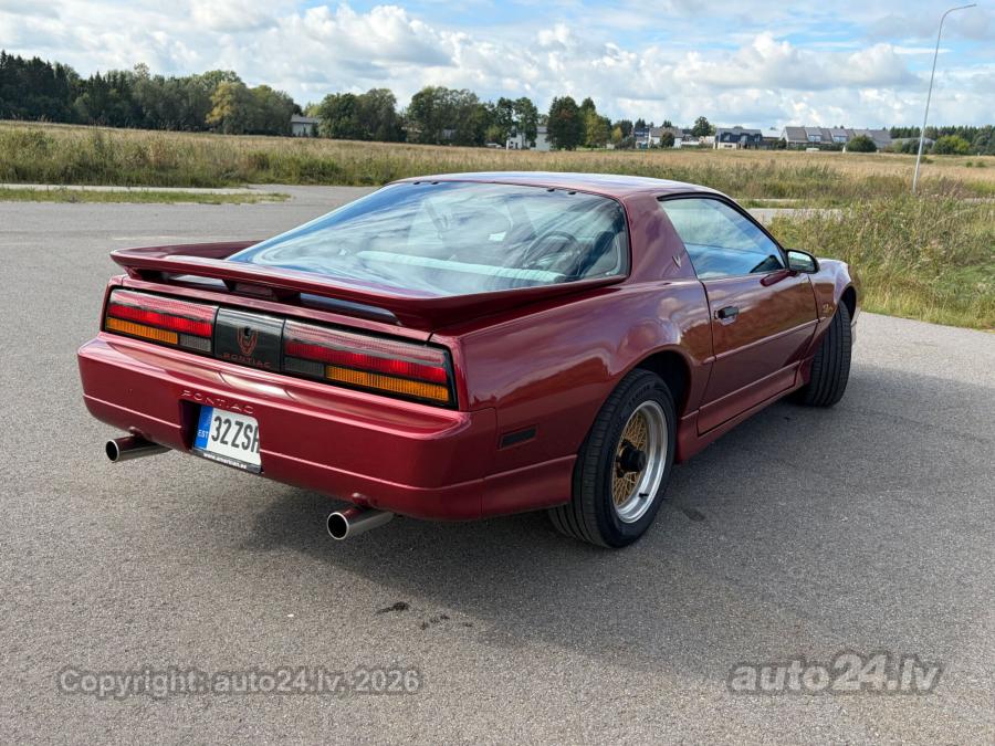 Red Pontiac Firebird 1991 in Tallinn, with an engine capacity of 5.70 L and mileage of 147 thousand km for 15900 €, photo 5 on AUTOMOTO.COM.LV
