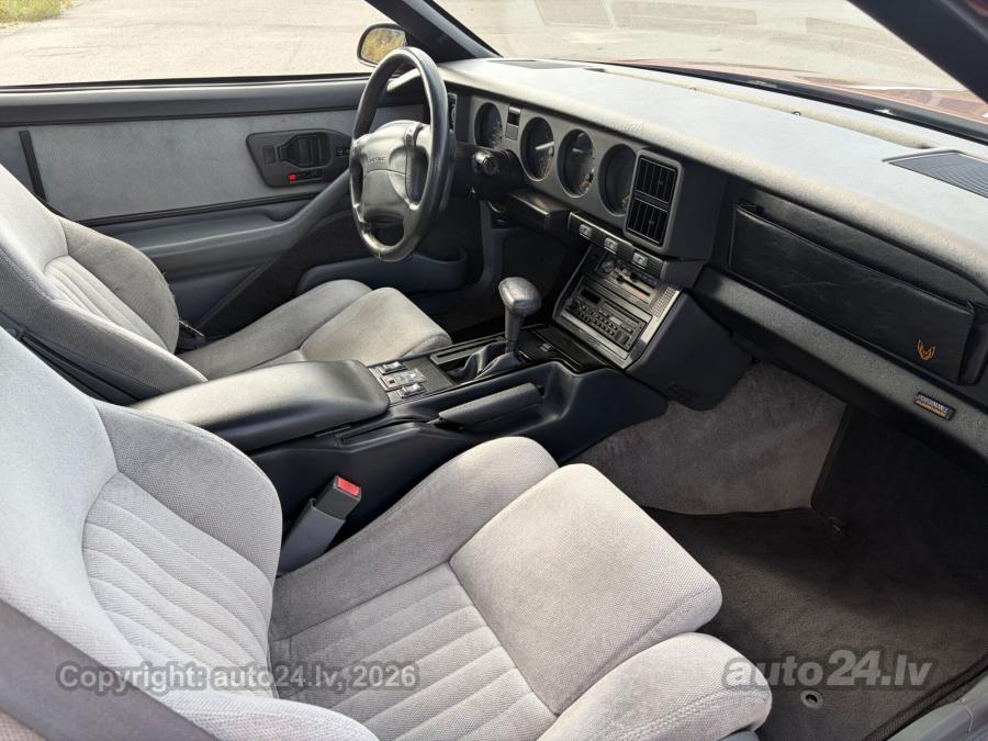 Red Pontiac Firebird 1991 in Tallinn, with an engine capacity of 5.70 L and mileage of 147 thousand km for 15900 €, photo 8 on AUTOMOTO.COM.LV