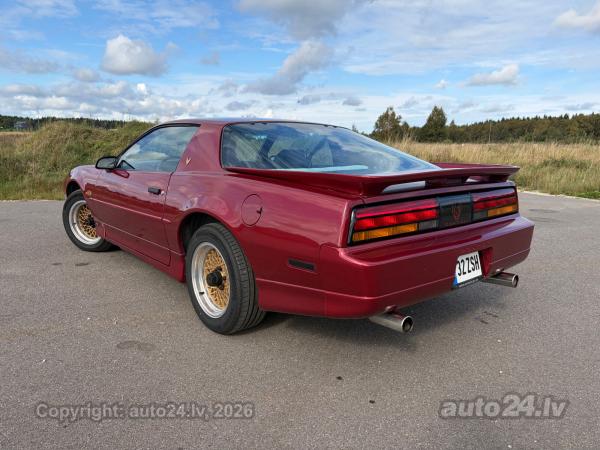Sarkans Pontiac Firebird 1991 Tallina, ar dzinēja tilpumu 5.70 L un nobraukumu 147 tūkst. km par 15900 €, foto 4 vietnē AUTOMOTO.COM.LV