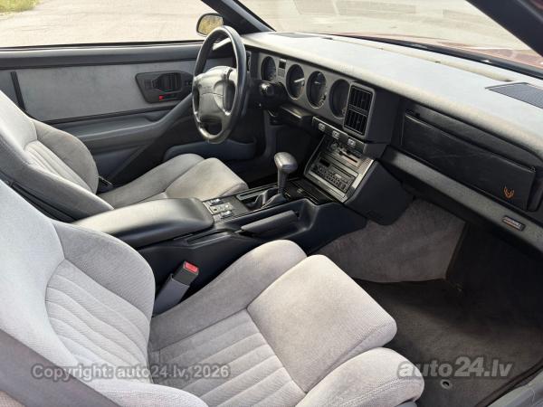 Sarkans Pontiac Firebird 1991 Tallina, ar dzinēja tilpumu 5.70 L un nobraukumu 147 tūkst. km par 15900 €, foto 8 vietnē AUTOMOTO.COM.LV