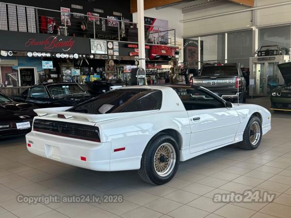 Balts Pontiac Firebird 1988 Tallina, ar dzinēja tilpumu 5.70 L un nobraukumu 99 tūkst. km par 12900 €, foto 5 vietnē AUTOMOTO.COM.LV