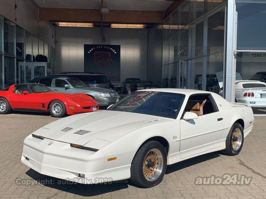 Balts Pontiac Firebird 1988 Tallina, ar dzinēja tilpumu 5.70 L un nobraukumu 112 tūkst. km par 19900 €, foto 4 vietnē AUTOMOTO.COM.LV