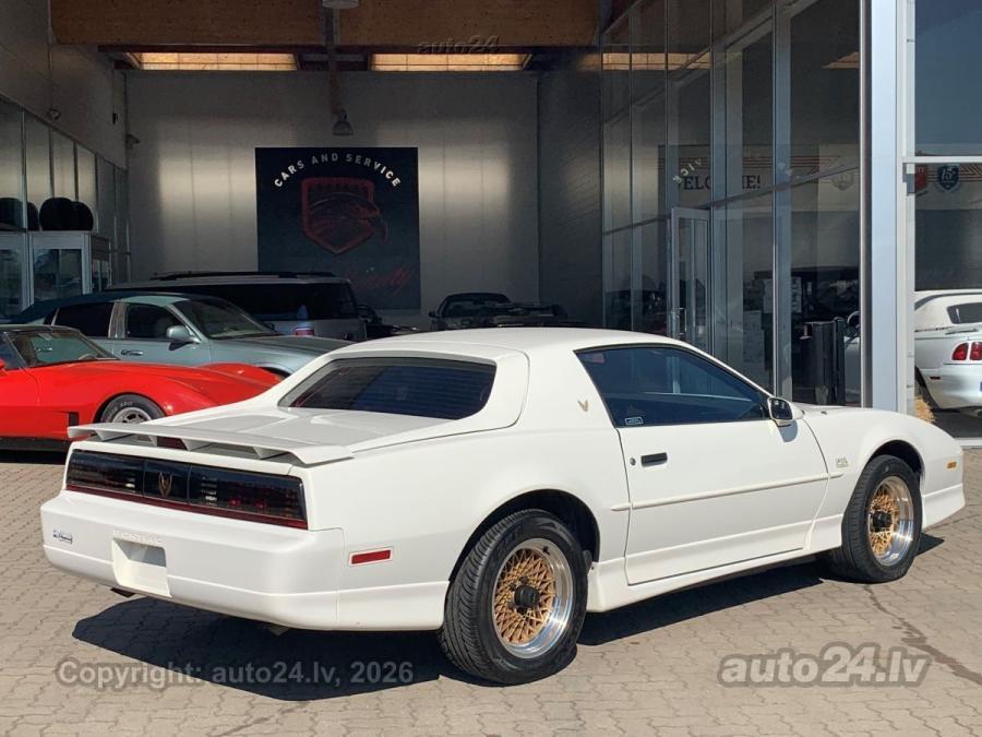 Balts Pontiac Firebird 1988 Tallina, ar dzinēja tilpumu 5.70 L un nobraukumu 112 tūkst. km par 19900 €, foto 7 vietnē AUTOMOTO.COM.LV