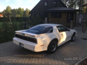 White Pontiac Firebird 1991 in Tallinn, with an engine capacity of 5.70 L and mileage of 88 thousand km for 18000 €, photo 3 on AUTOMOTO.COM.LV