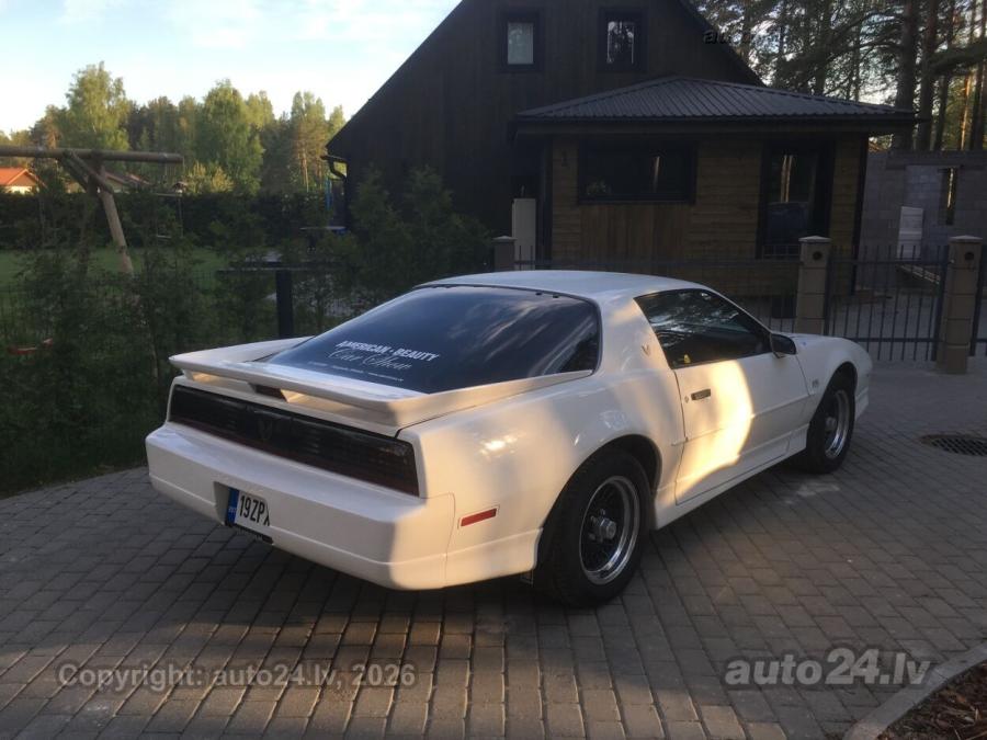 White Pontiac Firebird 1991 in Tallinn, with an engine capacity of 5.70 L and mileage of 88 thousand km for 18000 €, photo 3 on AUTOMOTO.COM.LV