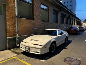 White Pontiac Firebird 1991 in Tallinn, with an engine capacity of 5.70 L and mileage of 88 thousand km for 18000 €, photo 5 on AUTOMOTO.COM.LV