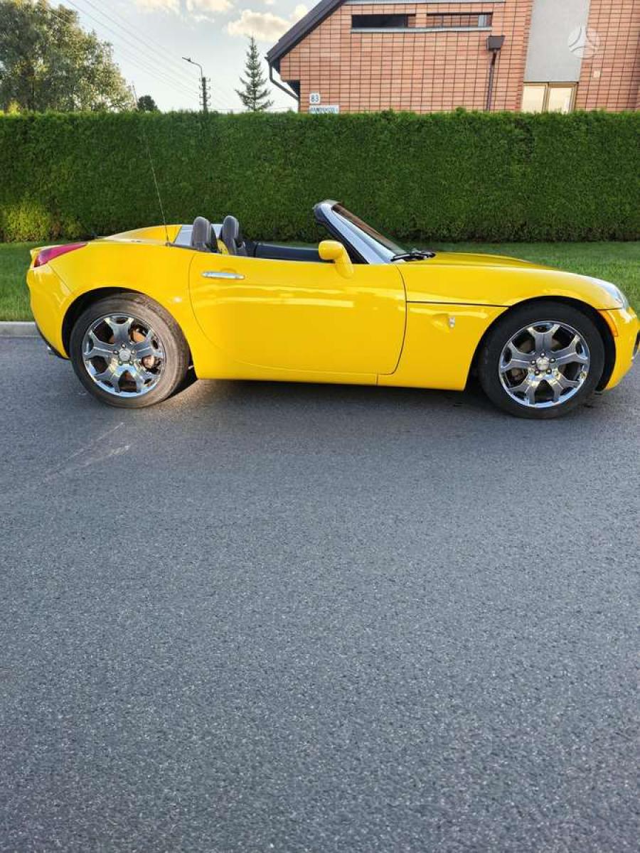 Dzeltens Pontiac Solstice 2008 Panevēža, ar dzinēja tilpumu 2.00 L un nobraukumu 55 tūkst. km par 8800 €, foto 4 vietnē AUTOMOTO.COM.LV