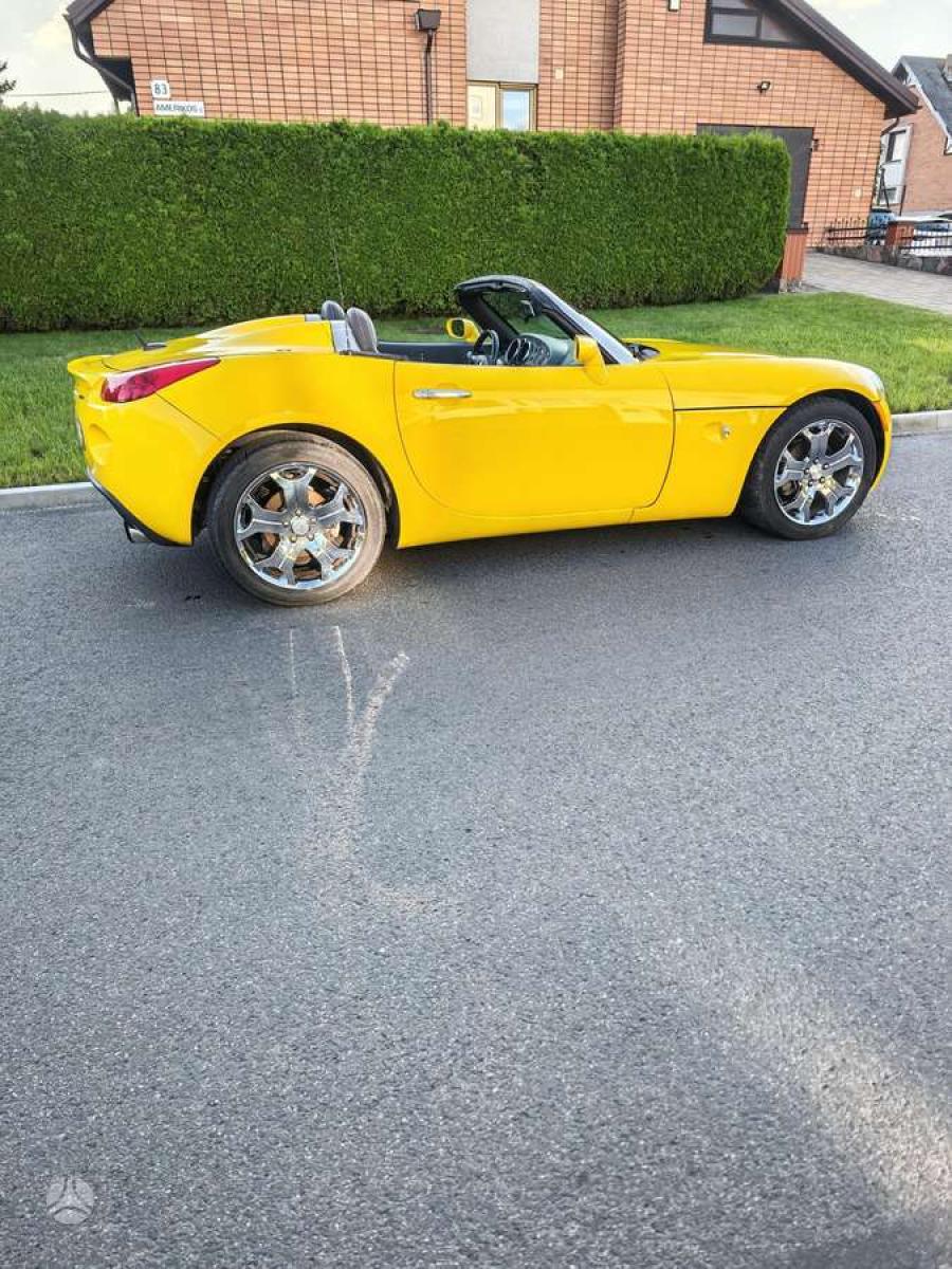 Dzeltens Pontiac Solstice 2008 Panevēža, ar dzinēja tilpumu 2.00 L un nobraukumu 55 tūkst. km par 8800 €, foto 5 vietnē AUTOMOTO.COM.LV