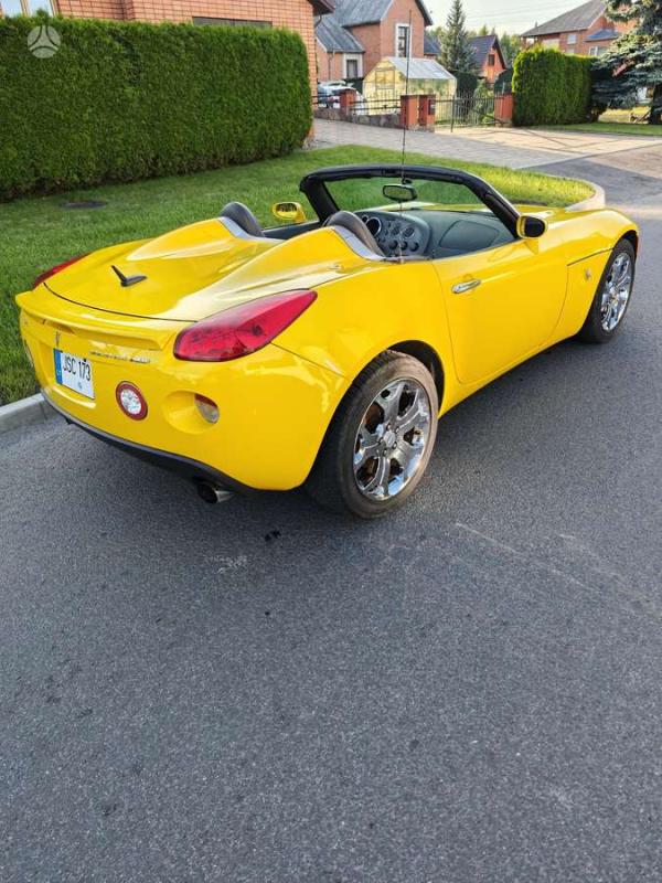 Dzeltens Pontiac Solstice 2008 Panevēža, ar dzinēja tilpumu 2.00 L un nobraukumu 55 tūkst. km par 8800 €, foto 5 vietnē AUTOMOTO.COM.LV