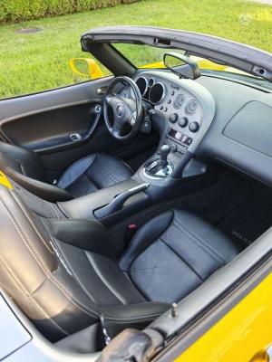 Dzeltens Pontiac Solstice 2008 Panevēža, ar dzinēja tilpumu 2.00 L un nobraukumu 55 tūkst. km par 8800 €, foto 24 vietnē AUTOMOTO.COM.LV