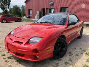 Red Pontiac Sunfire 2000 in Prienai, with an engine capacity of 2.39 L and mileage of 128 thousand km for 3999 €, photo  on AUTOMOTO.COM.LV