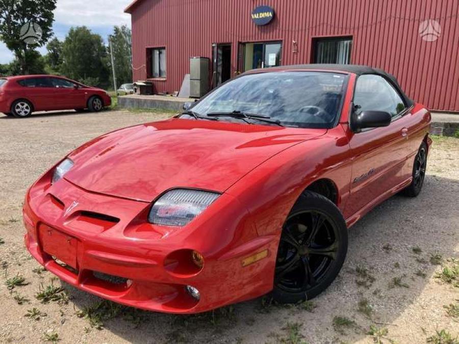 Red Pontiac Sunfire 2000 in Prienai, with an engine capacity of 2.39 L and mileage of 128 thousand km for 3999 €, photo 1 on AUTOMOTO.COM.LV