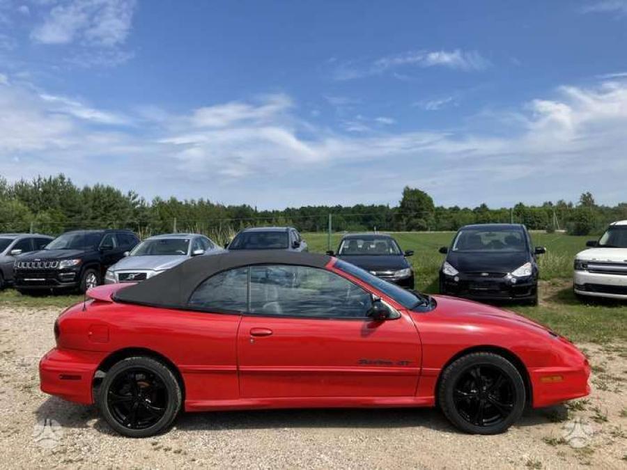 Red Pontiac Sunfire 2000 in Prienai, with an engine capacity of 2.39 L and mileage of 128 thousand km for 3999 €, photo 3 on AUTOMOTO.COM.LV