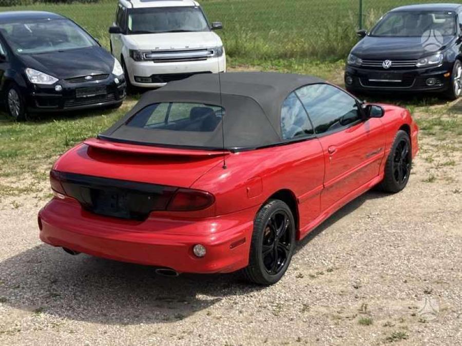 Red Pontiac Sunfire 2000 in Prienai, with an engine capacity of 2.39 L and mileage of 128 thousand km for 3999 €, photo 4 on AUTOMOTO.COM.LV