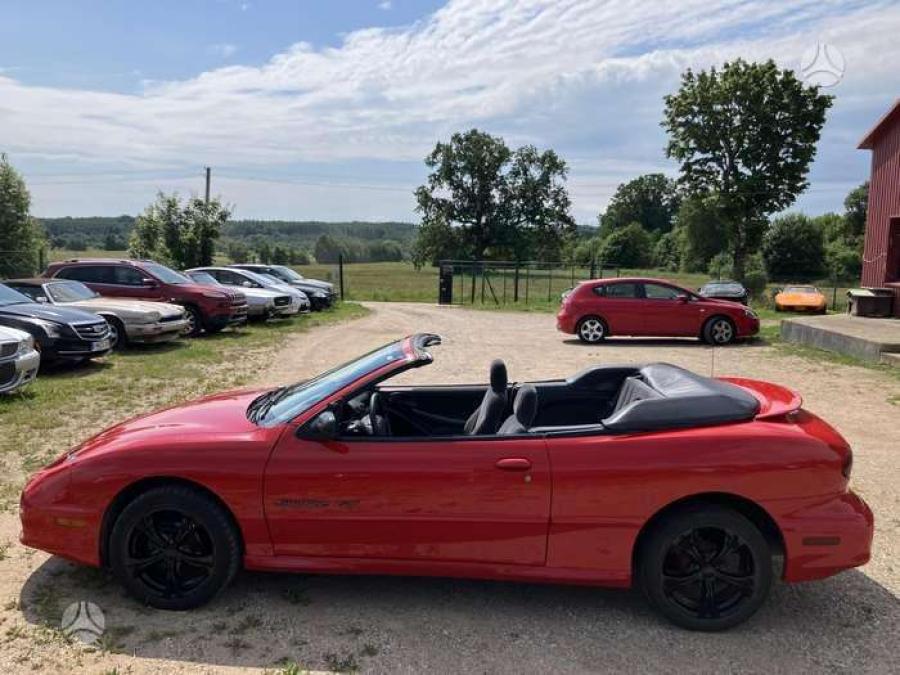 Red Pontiac Sunfire 2000 in Prienai, with an engine capacity of 2.39 L and mileage of 128 thousand km for 3999 €, photo 10 on AUTOMOTO.COM.LV