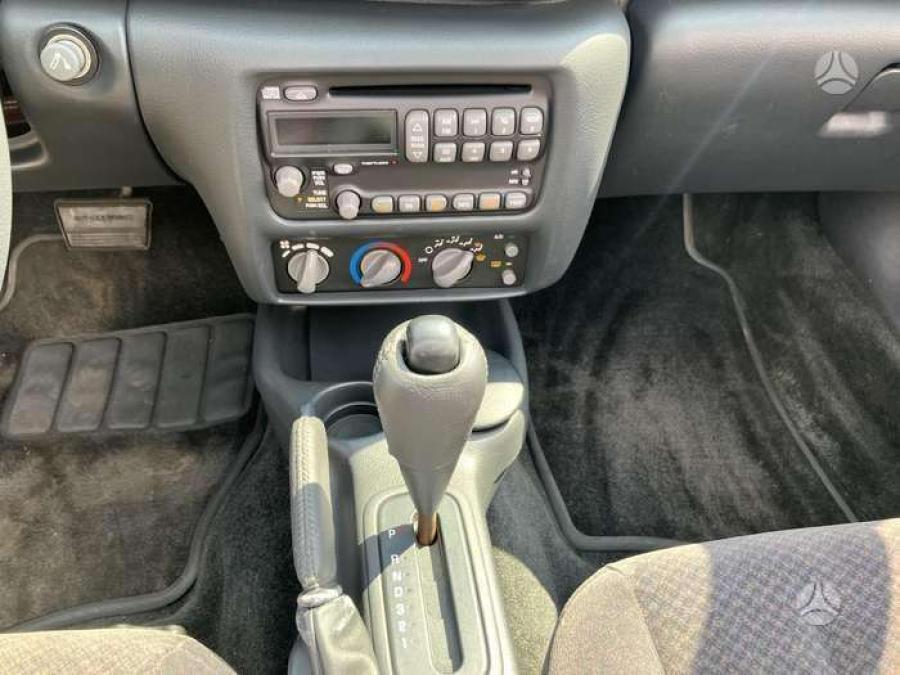 Red Pontiac Sunfire 2000 in Prienai, with an engine capacity of 2.39 L and mileage of 128 thousand km for 3999 €, photo 15 on AUTOMOTO.COM.LV