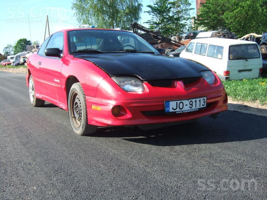 Красный Понтиак Санфаер 2000 в Кулдига, объемом двигателя 2.20 л и пробегом 98 тыс. км за 1000 €, фото 1 на AUTOMOTO.COM.LV