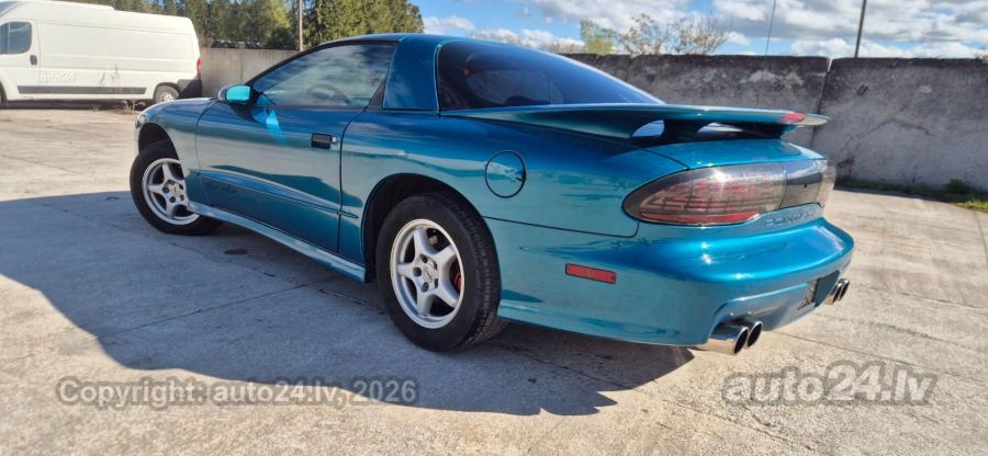 Zaļš Pontiac Trans Am 1993 Tallina, ar dzinēja tilpumu 5.70 L un nobraukumu 223 tūkst. km par 8800 €, foto 5 vietnē AUTOMOTO.COM.LV
