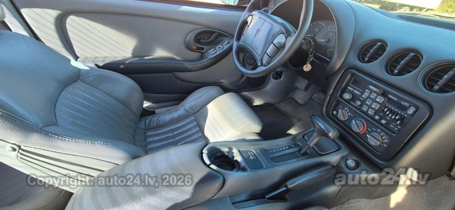 Zaļš Pontiac Trans Am 1993 Tallina, ar dzinēja tilpumu 5.70 L un nobraukumu 223 tūkst. km par 8800 €, foto 12 vietnē AUTOMOTO.COM.LV