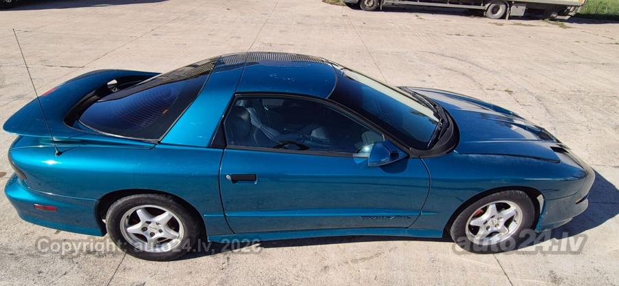 Zaļš Pontiac Trans Am 1993 Tallina, ar dzinēja tilpumu 5.70 L un nobraukumu 223 tūkst. km par 8800 €, foto 14 vietnē AUTOMOTO.COM.LV