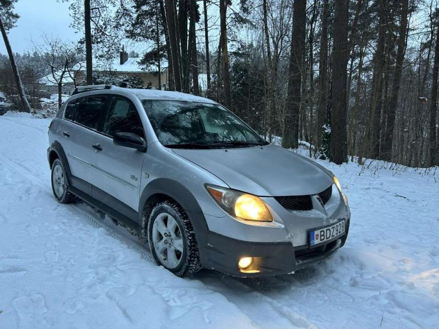 Grey Pontiac Vibe 2003 in Vilnius, with an engine capacity of 1.80 L and mileage of 119 thousand km for 990 €, photo 2 on AUTOMOTO.COM.LV
