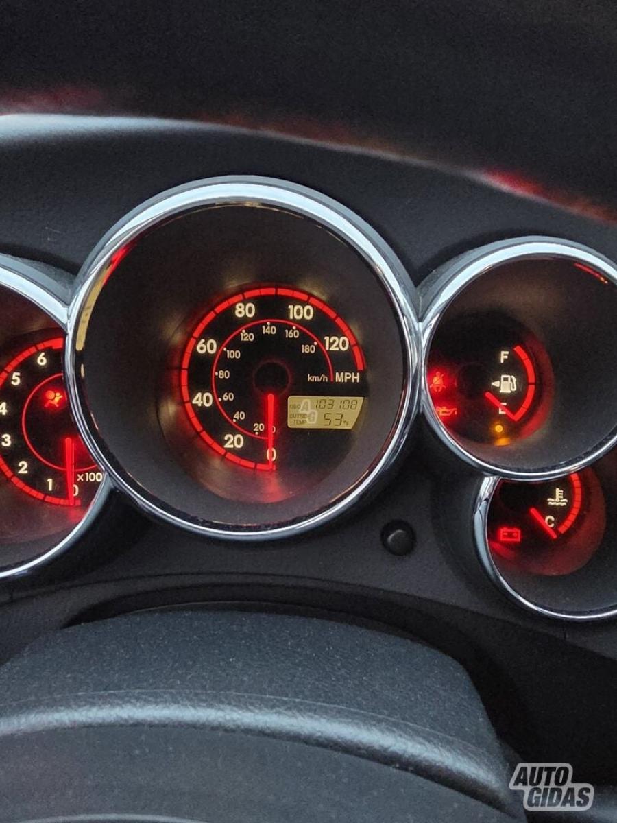 Pontiac Vibe 2004 Viļņa, ar dzinēja tilpumu 1.80 L un nobraukumu 163 tūkst. km par 1200 €, foto 9 vietnē AUTOMOTO.COM.LV