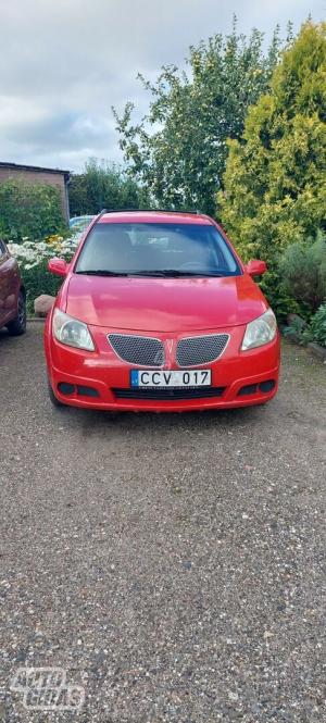 Sarkans Pontiac Vibe 2005 Gargždai, ar dzinēja tilpumu 1.80 L un nobraukumu 350 tūkst. km par 900 €, foto  vietnē AUTOMOTO.COM.LV