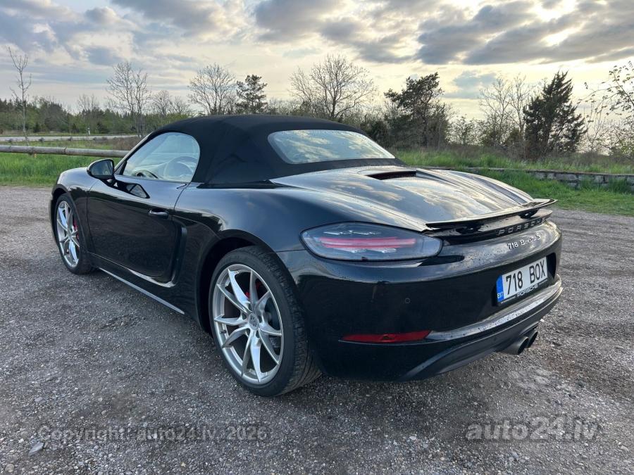 Melns Porsche 718 2017 Tallina, ar dzinēja tilpumu 2.50 L un nobraukumu 40 tūkst. km par 72900 €, foto 6 vietnē AUTOMOTO.COM.LV