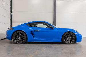 Blue Porsche 718 2023 in Vilnius, with an engine capacity of 2.00 L and mileage of 14 thousand km for 60000 €, photo  on AUTOMOTO.COM.LV