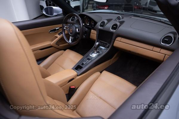 Pelēks Porsche 718 2017 Tallina, ar dzinēja tilpumu 2.50 L un nobraukumu 98 tūkst. km par 55800 €, foto 11 vietnē AUTOMOTO.COM.LV