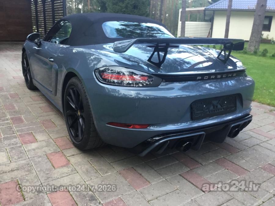 Grey Porsche 718 2017 in Tartu, with an engine capacity of 2.00 L and mileage of 75 thousand km for 57500 €, photo 4 on AUTOMOTO.COM.LV
