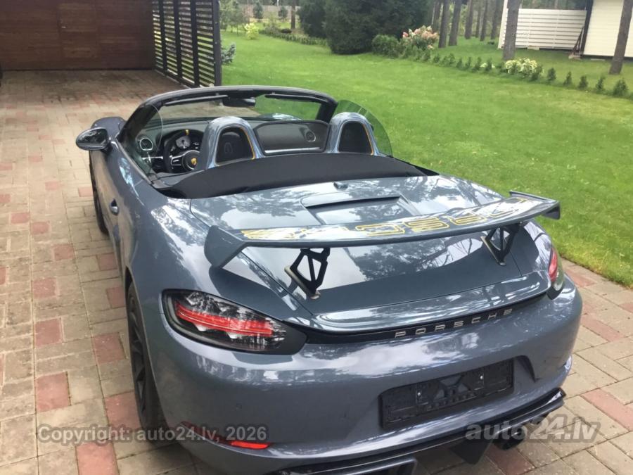 Grey Porsche 718 2017 in Tartu, with an engine capacity of 2.00 L and mileage of 75 thousand km for 57500 €, photo 12 on AUTOMOTO.COM.LV