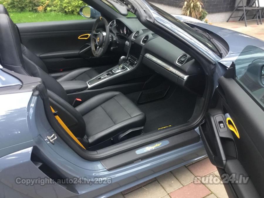 Grey Porsche 718 2017 in Tartu, with an engine capacity of 2.00 L and mileage of 75 thousand km for 57500 €, photo 13 on AUTOMOTO.COM.LV